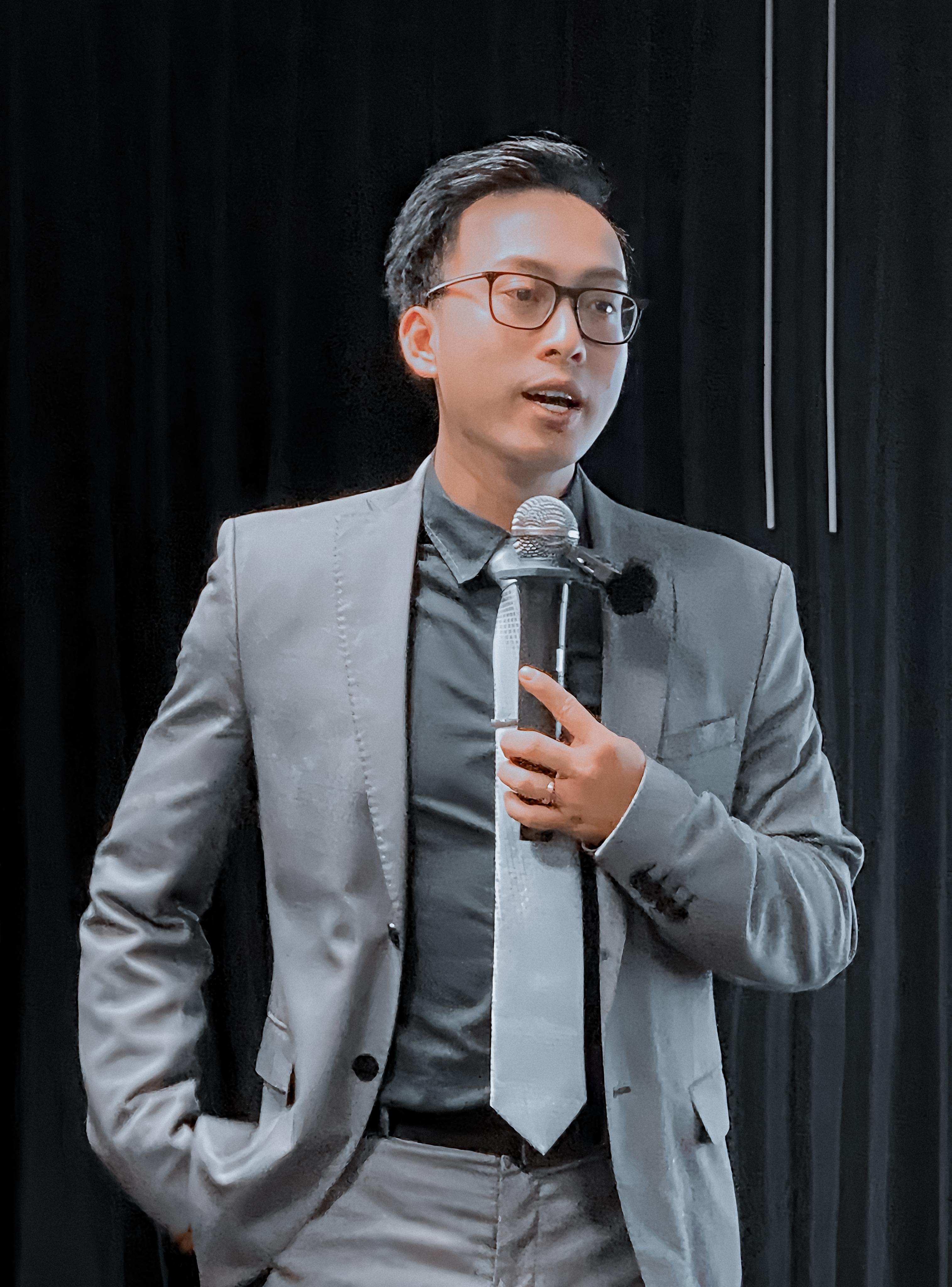 About – Luke Ho